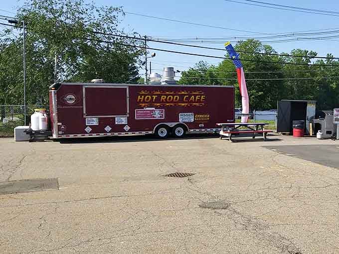 The Hot Rod Cafe food truck proves even treasure hunters need fuel for their bargain-hunting marathons.