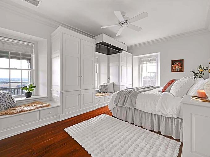 Waking up here means choosing between sleeping in or staring at the Susquehanna River through your window.