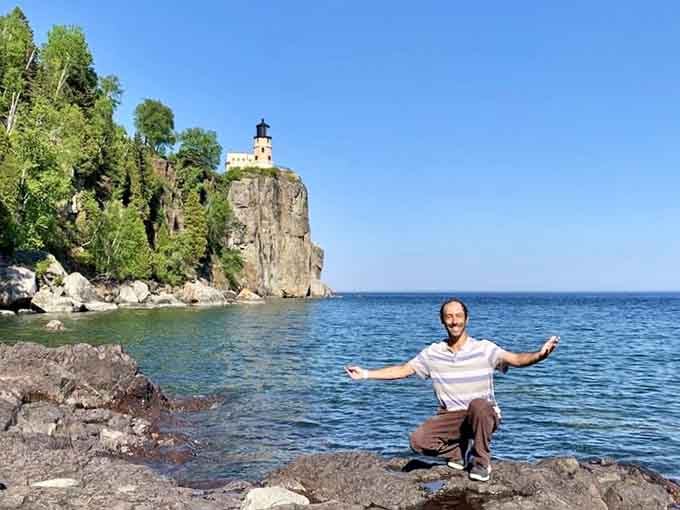 When the view behind you is this spectacular, striking a pose becomes absolutely mandatory for the photo album.