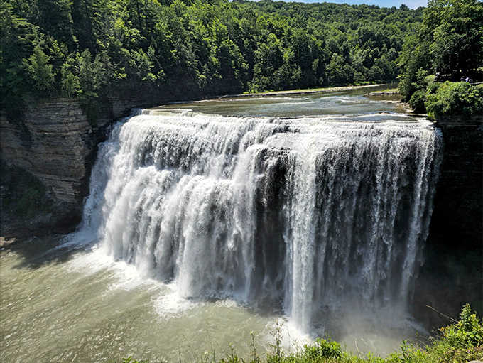 This waterfall thunders over the cliff with the kind of power that makes Niagara's little sibling look pretty impressive too.