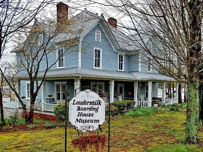 This charming blue boarding house holds stories and Elvis treasures that'll make any music lover's heart sing.