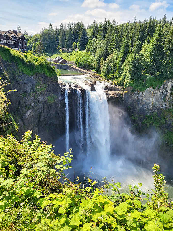 This 270-foot cascade thunders down with enough power to make your heart skip a beat, absolutely free to witness.