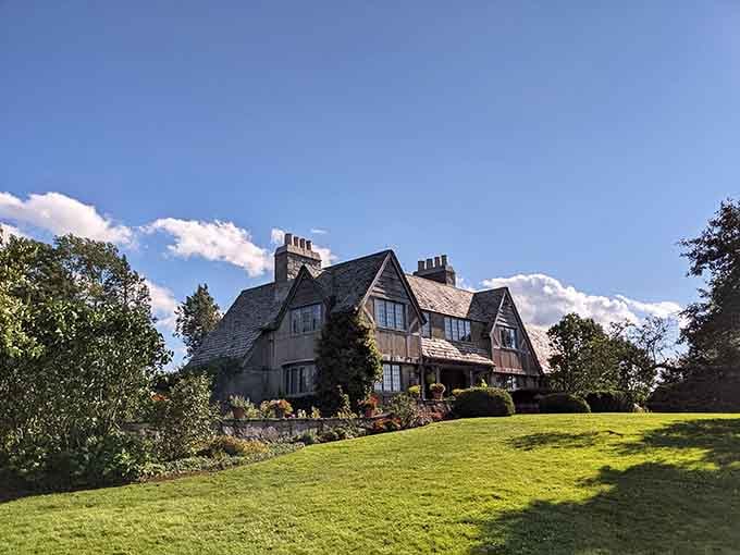 This Tudor cottage sitting pretty above a sweeping green lawn could make even the Cotswolds feel a twinge of envy.