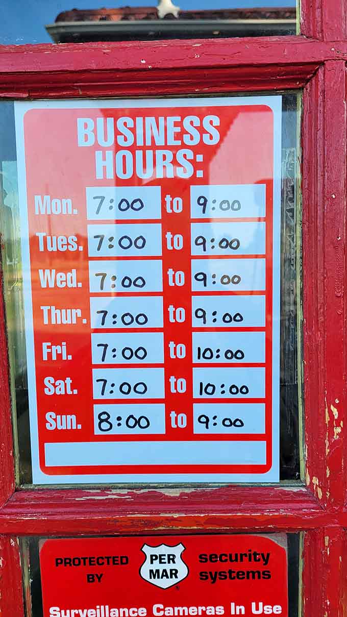 Open seven days a week, because fish don't take weekends off and neither should supplies.