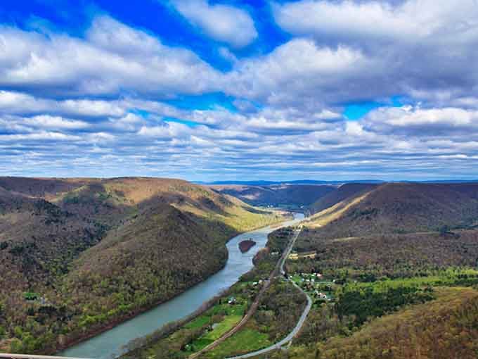 Clouds playing peek-a-boo with the valley while the river just keeps doing its timeless thing below.