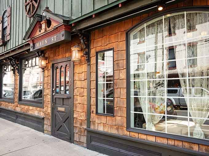 Classic New England architecture meets modern dining, because good taste never really goes out of style, does it?