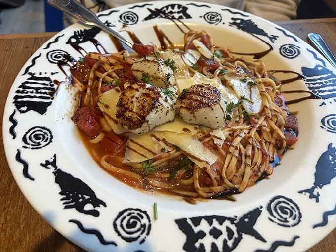 Callen's Restaurant plates scallops with pasta so beautifully, you'll feel guilty eating it. But you'll get over that quickly.