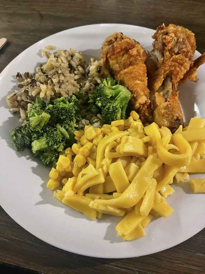 Golden broasted chicken, buttery noodles, and vegetables that actually have color: the buffet delivers the goods.