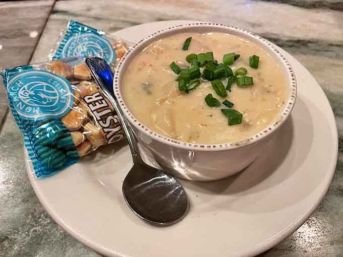 Creamy clam chowder that'll warm you up faster than a Snuggie commercial from 2009, but infinitely more delicious.