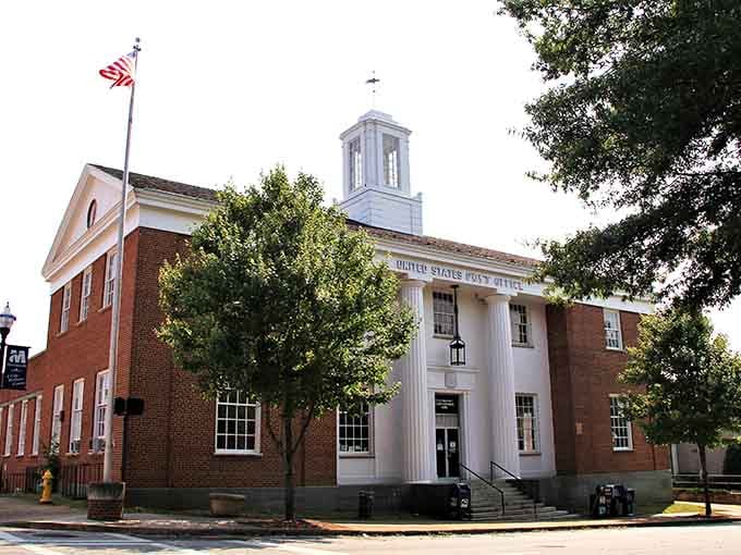 When your post office looks this dignified, even paying bills feels slightly more patriotic and important.