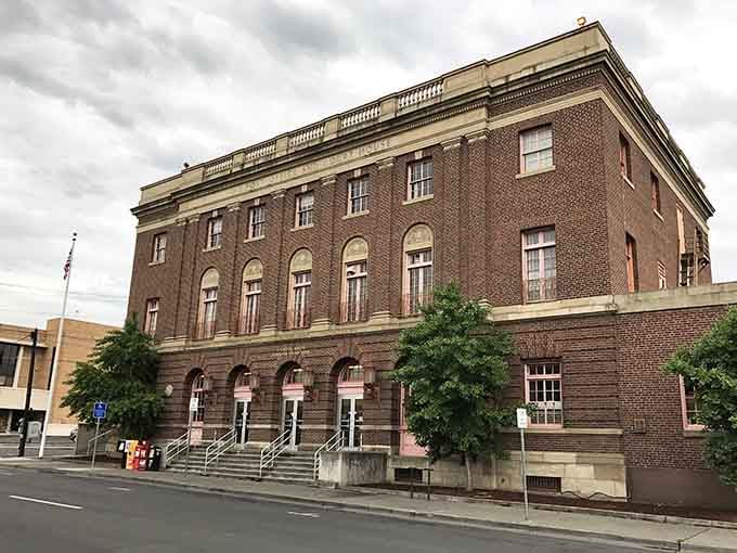 Even the post office maintains that classic architectural dignity that modern buildings seem to have completely forgotten.