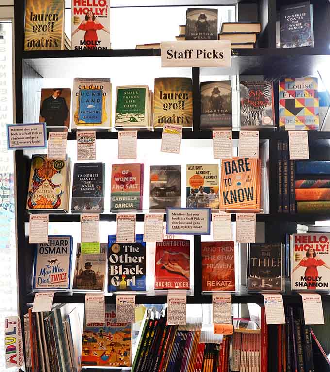 When staff picks come with handwritten notes, you know real readers are running this show, not algorithms.