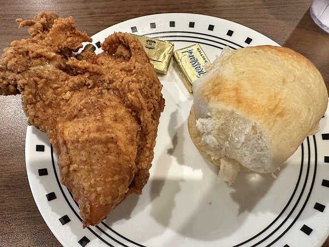 That perfectly seasoned fried chicken and fluffy yeast roll combo could make your grandmother jealous of your lunch plans.
