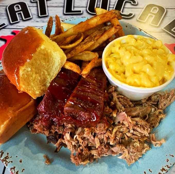 A barbecue plate that looks like it was designed by someone who truly understands what happiness means.