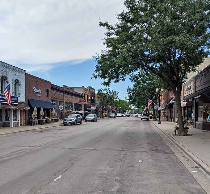 Outdoor dining and flower baskets transform this corner into the kind of scene that makes you slow down.