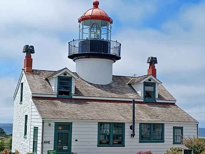 The Victorian architecture with its distinctive red dome makes this lighthouse look like a proper seaside mansion extraordinaire.