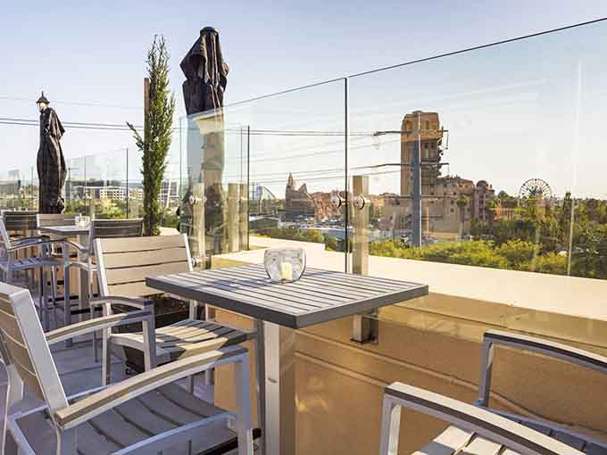 Glass walls protect from breezes while keeping those precious pier and palm tree views crystal clear.