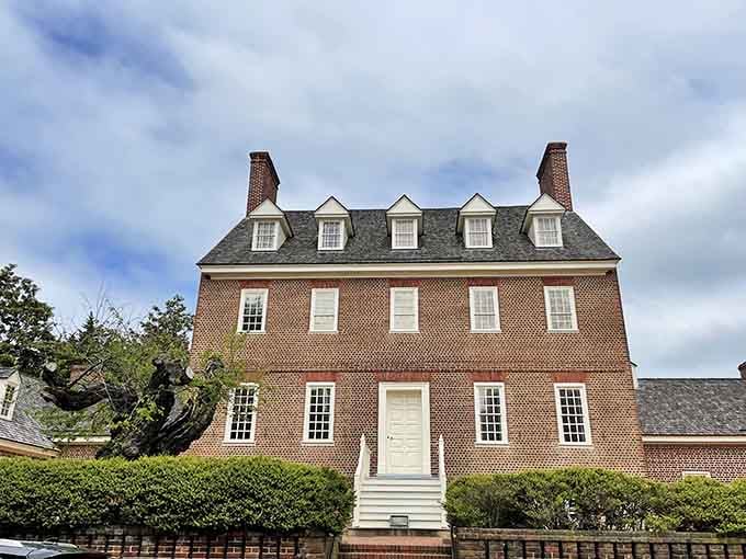 Perfect symmetry and Flemish bond brickwork showcase Georgian elegance that would make any English country estate jealous with envy.
