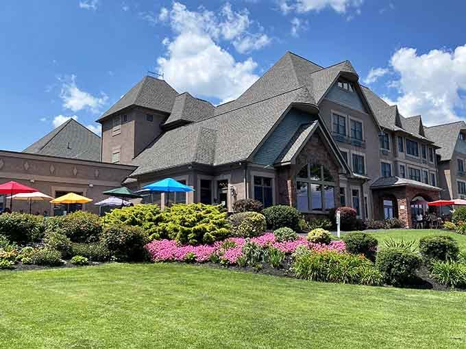 The lakeside setting and manicured grounds prove that castles aren't just for European vacations&mdash;New York's got the goods right here.