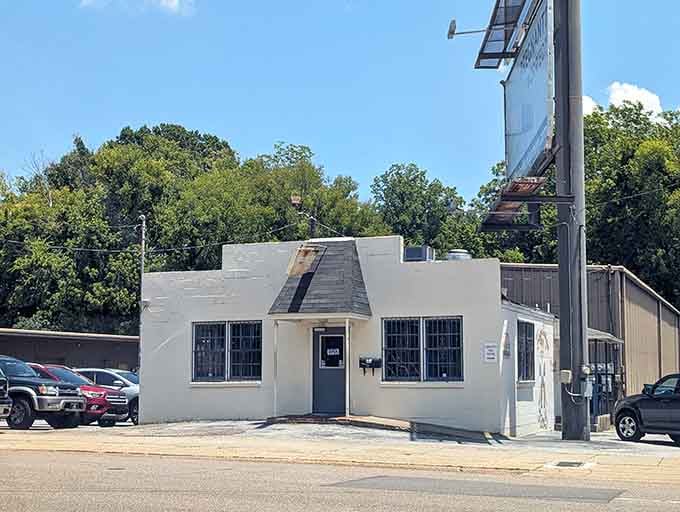 That classic burger joint architecture proves good things really do come in small, perfectly grilled packages.
