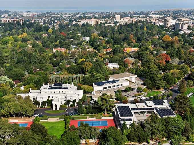 Tennis courts tucked between estates show how this community values both recreation and the art of keeping things beautifully understated.