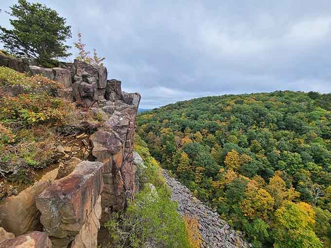 The dramatic cliff edge offers views so spectacular, you'll understand why giants chose this spot for their legendary nap.