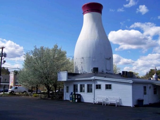 Classic Americana meets roadside whimsy in this iconic spot where the building itself is half the fun.