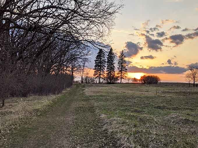 Sunset over the prairie proves that Minnesota doesn't need mountains to deliver absolutely breathtaking scenery every single evening.