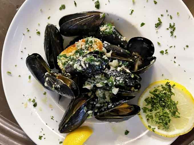 Fresh mussels that taste like the sea in the best possible way, no sandy beach required for this experience.