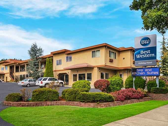 Comfortable lodging awaits visitors exploring whether Coos Bay might become their forever home, complete with manicured grounds and coastal hospitality.
