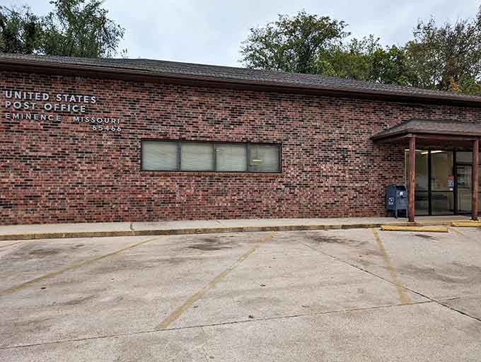 Even the post office has character here, proving that Eminence takes pride in every corner of this riverside community.