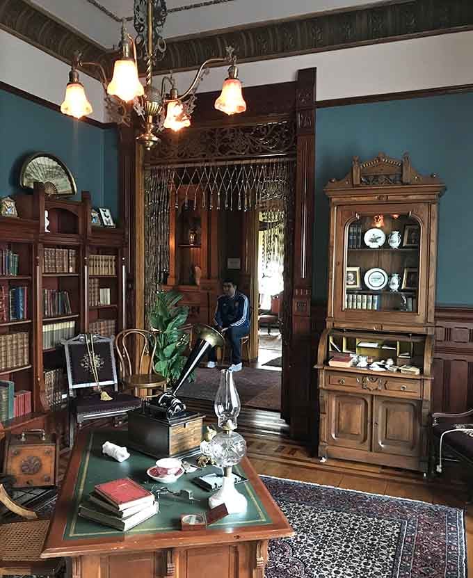 This library screams "I'm very important and have read at least three books this year."