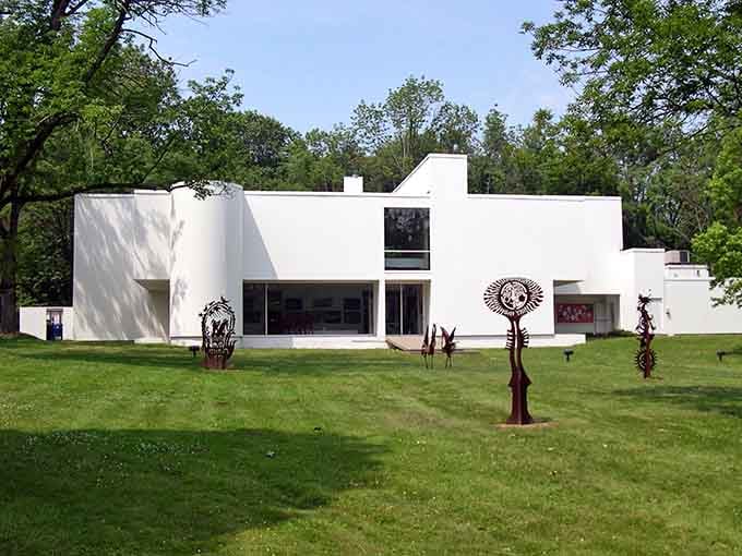 The Mansfield Art Center's modern architecture stands as proof that Ohio does contemporary design surprisingly well.