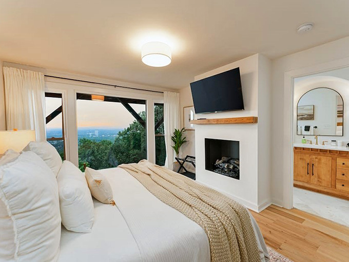 Wake up to mountain views from bed and suddenly your alarm clock becomes completely unnecessary.