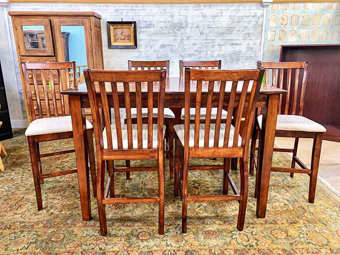 This dining set has hosted more family dinners than you can count, ready for its next gathering.