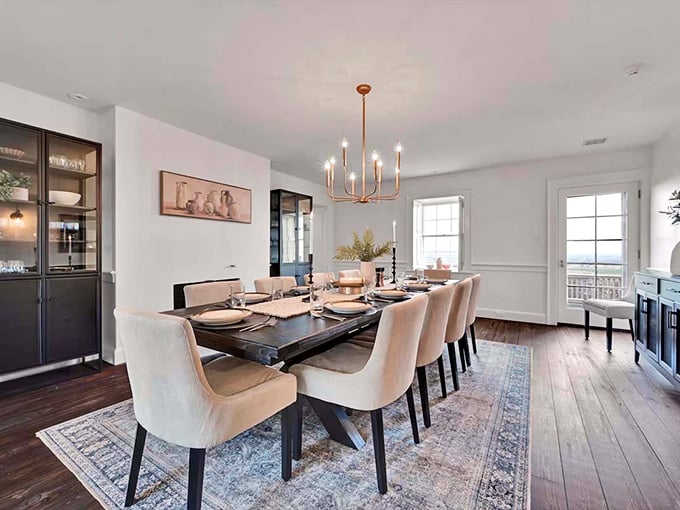 Dinner with a view like this makes even reheated leftovers feel like a five-star dining experience.