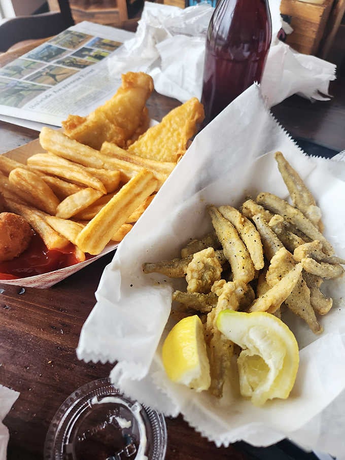 Rusty&rsquo;s Wharf serves crispy fried seafood and golden fries, lemon wedges brightening each bite, perfect for a laid-back Ohio meal.