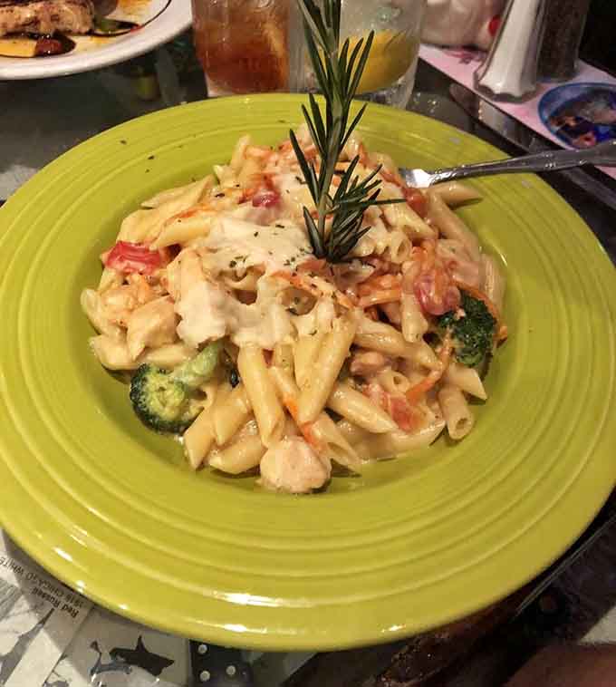 Pastablanca with chicken arrives as colorful as the restaurant itself, proving comfort food deserves festive presentation always.