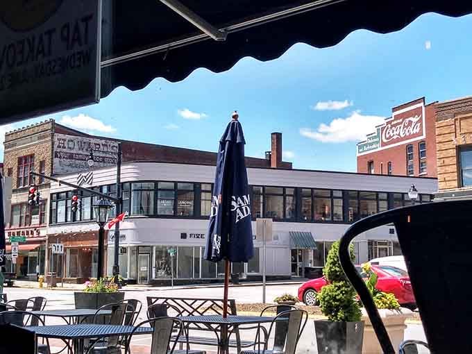 Outdoor dining downtown lets you people-watch while enjoying your meal, the perfect Connecticut summer combination.