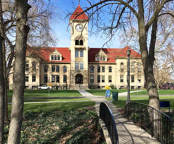 Whitman College's stunning courthouse-style building proves that higher education can happen in genuinely beautiful, inspiring spaces.
