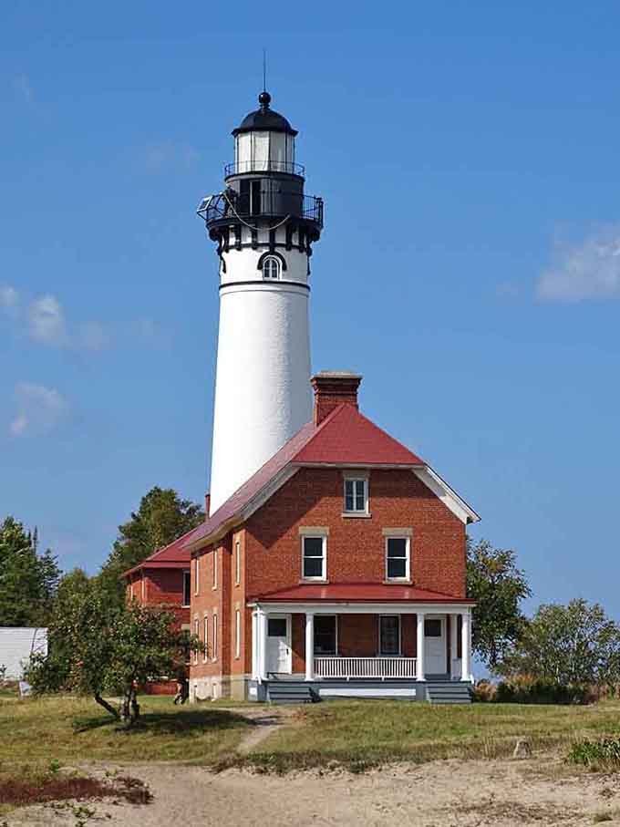 The brick keeper's house and soaring white tower prove that red and white never goes out of style.