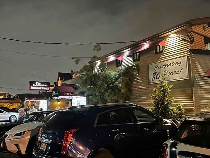 When the parking lot fills up at dusk, locals know the sizzle inside is worth the wait.