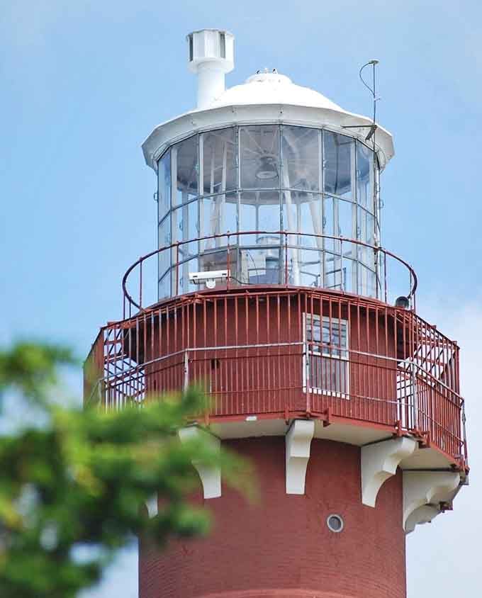 The lantern room at the top looks like a giant's jewelry box, minus the giant.