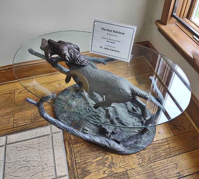 Even retrievers get their moment of glory in this charming bronze sculpture tribute.