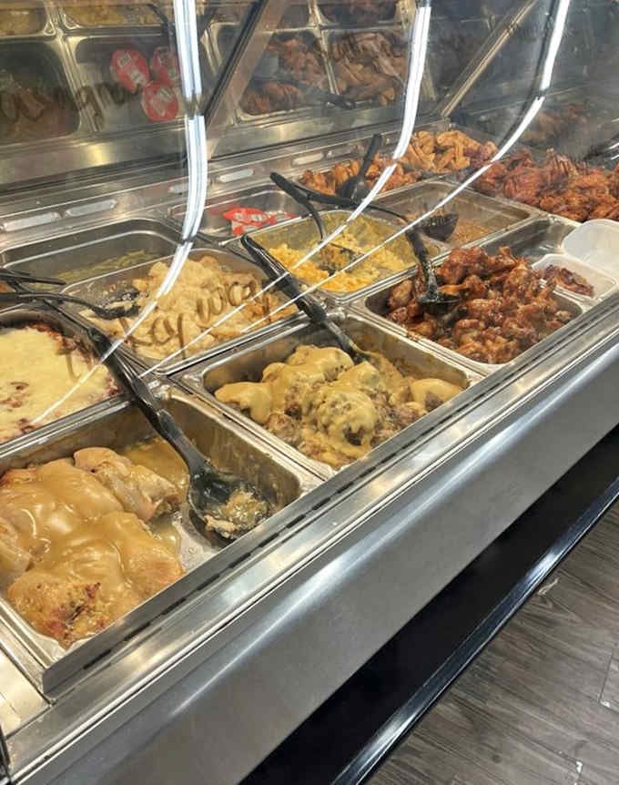 The hot food bar offers homestyle comfort by the scoop, because sometimes you need mac and cheese immediately.