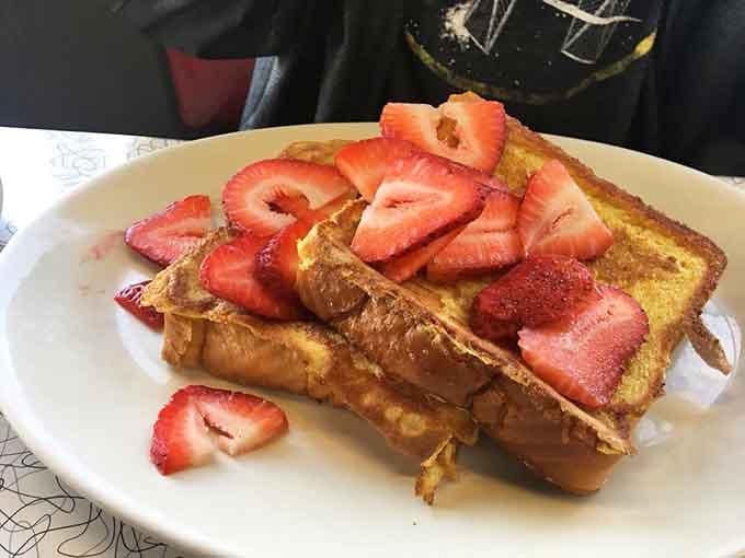 French toast crowned with fresh strawberries, because sometimes breakfast deserves to wear its Sunday best.