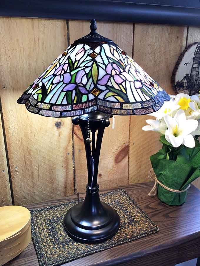 Tiffany-style lamps add warmth and character, proving the details matter as much as the furniture itself.