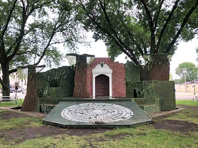 Soldiers and Sailors Park stands as a quiet tribute to service, offering peaceful reflection amid your downtown shopping adventure.