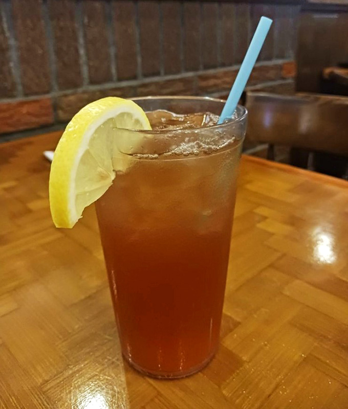 Even the iced tea looks refreshing enough to make you forget it's just the opening act for pizza.