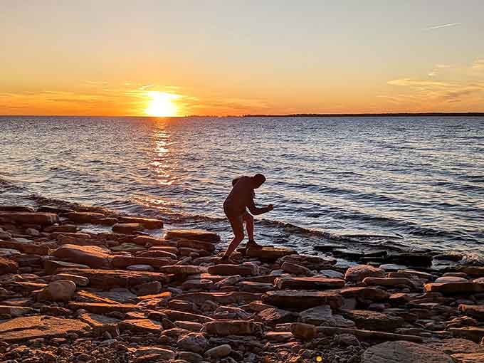 Golden hour on the limestone shelves turns an evening stroll into something almost spiritual and unforgettable.